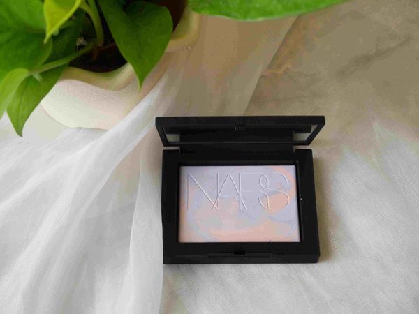 【試用報告】華麗返場回歸♠NARS 限定小白餅系列裸光幻彩蜜粉餅 ｜ POPO筆記